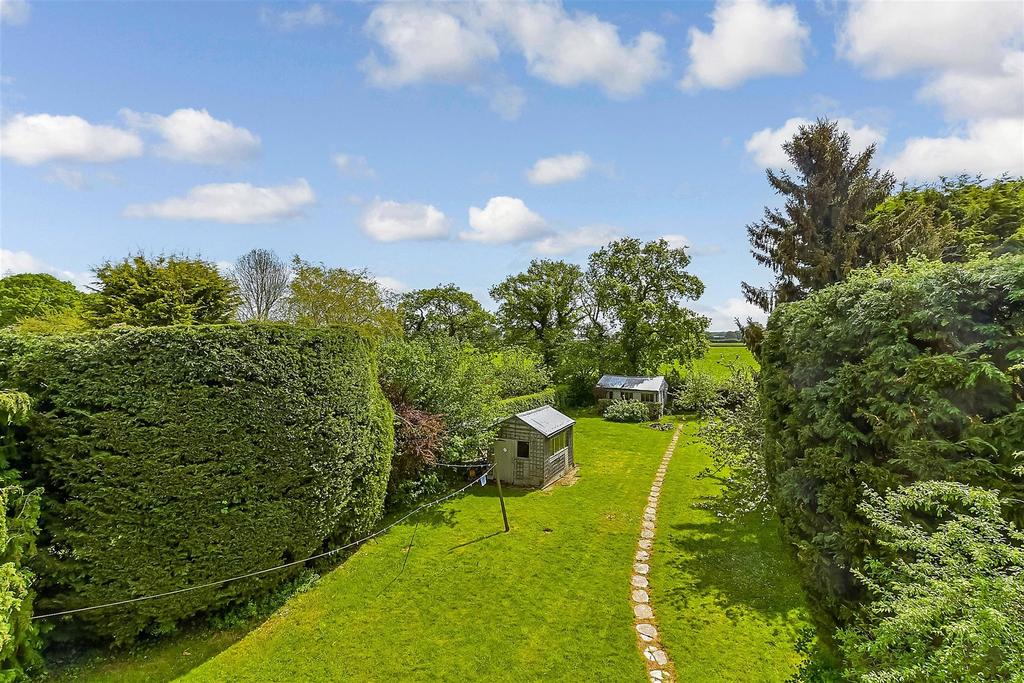 Smallfield Road, Horne, Horley, Surrey 4 bed chalet - £650,000