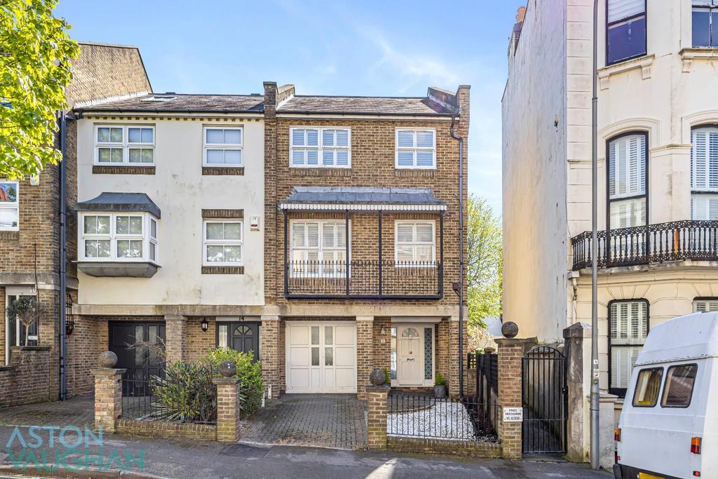 Chichester Place, Brighton BN2 3 bed end of terrace house - £800,000