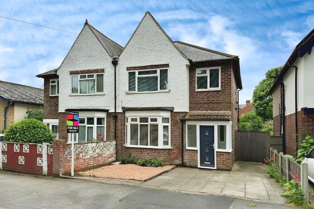 Cedar Avenue, Beeston, Nottingham NG9... 3 bed semi-detached house - £ ...