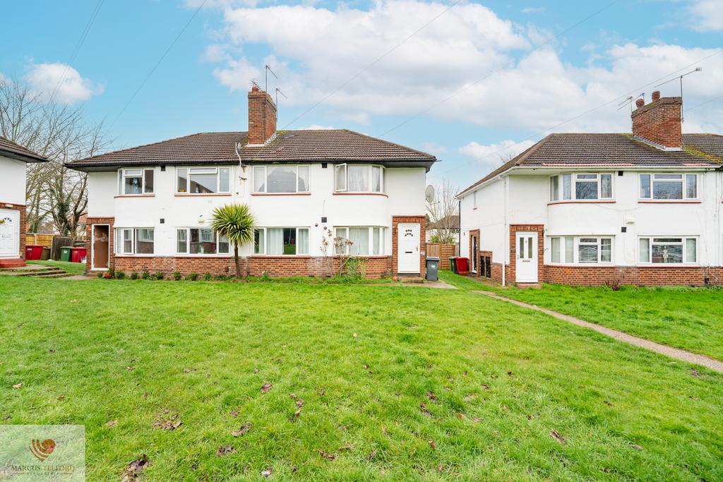 Farnham Road, Slough SL2 2 bed maisonette for sale - £259,950