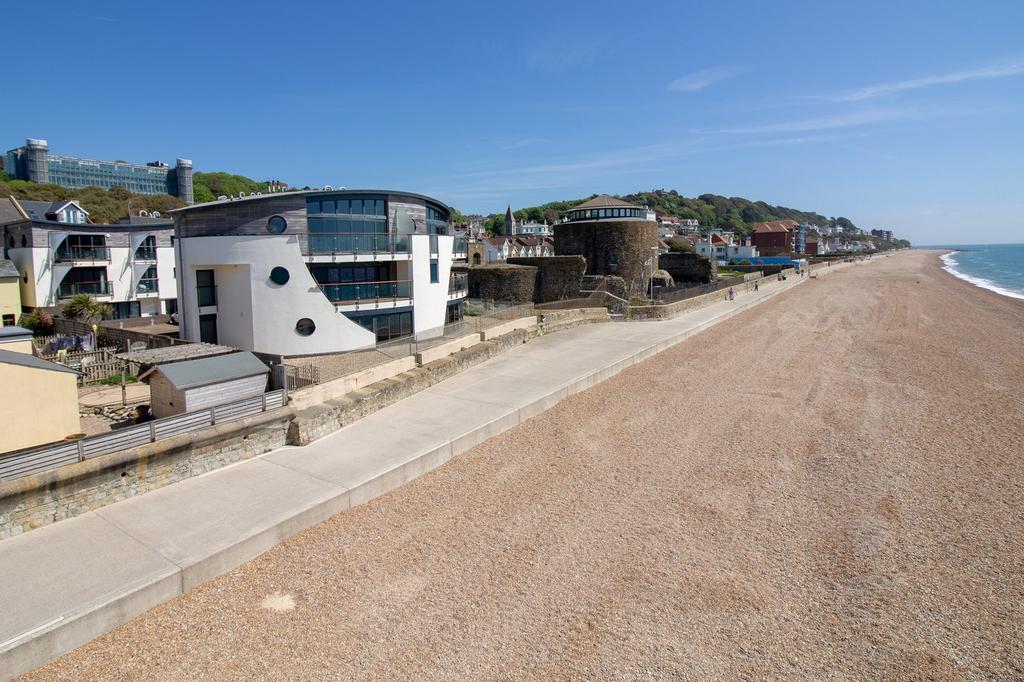 Castle Road, Sandgate, Folkestone, CT20 2 bed ground floor flat - £350,000