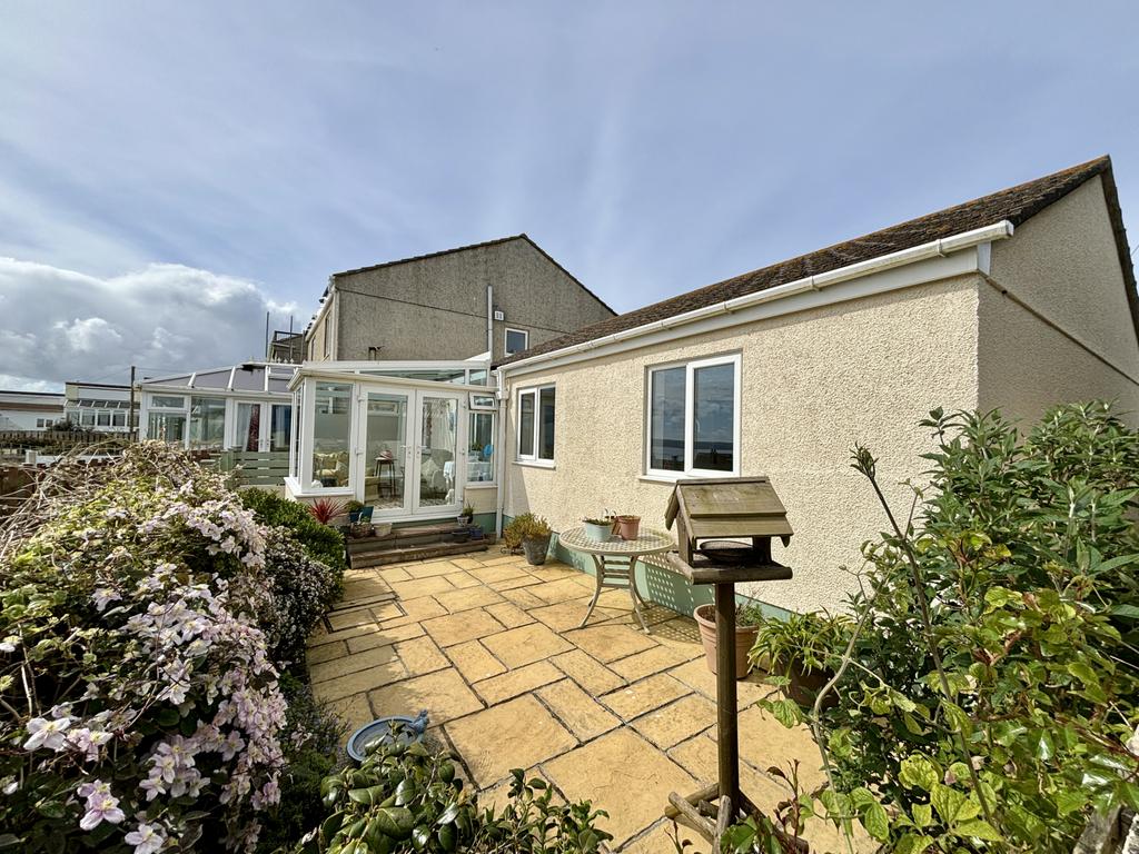 1 Cormoran Court, Marazion, TR17 0DD 2 bed bungalow - £325,000