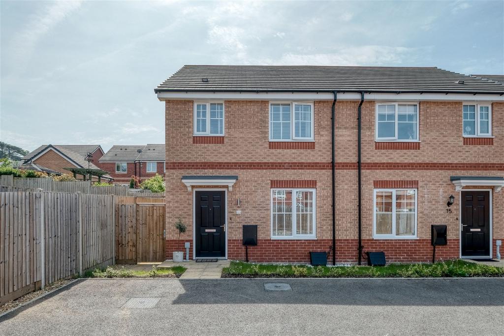 13 Massey Drive, Worcester, WR5 1TN 3 bed semi-detached house - £300,000