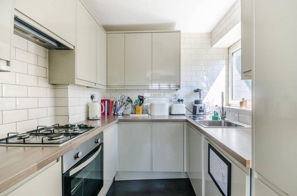 Lampeter Square, Barons Court... 1 bed flat for sale - £325,000