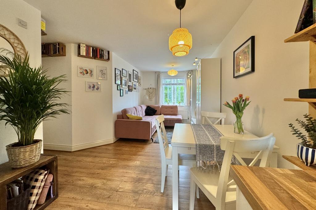 Elsanta Crescent, Titchfield Common 2 bed ground floor flat - £205,000
