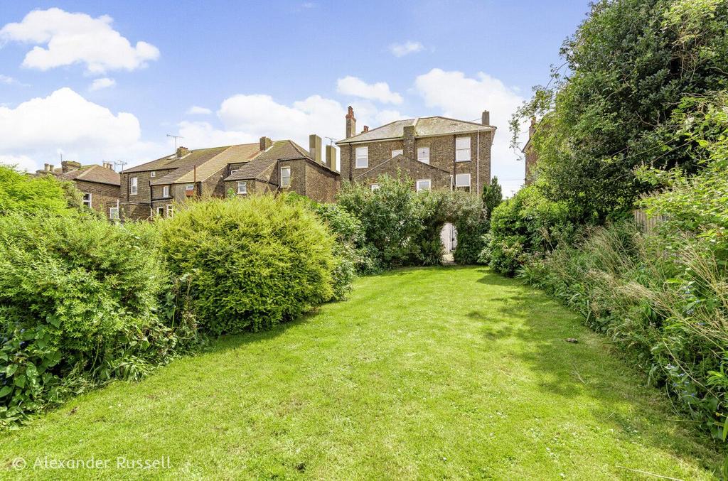 Canterbury Road, Margate, CT9 5 bed semi-detached house - £500,000