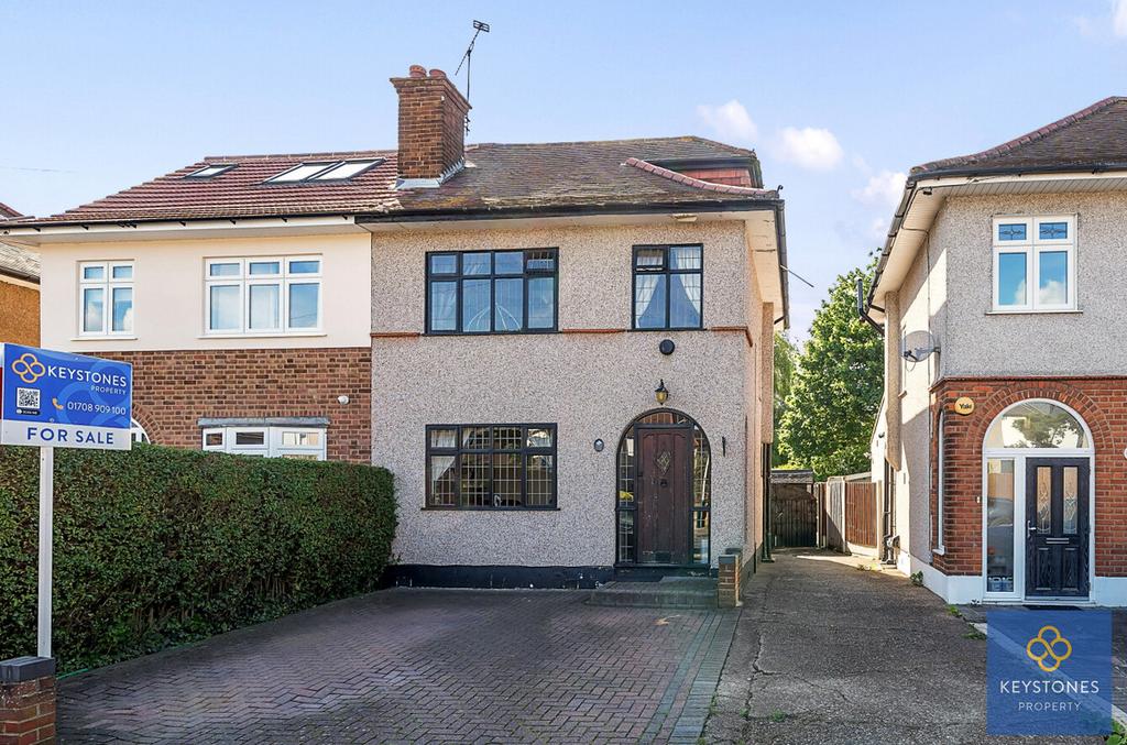 Carter Drive, Romford, RM5 4 bed semi-detached house - £475,000