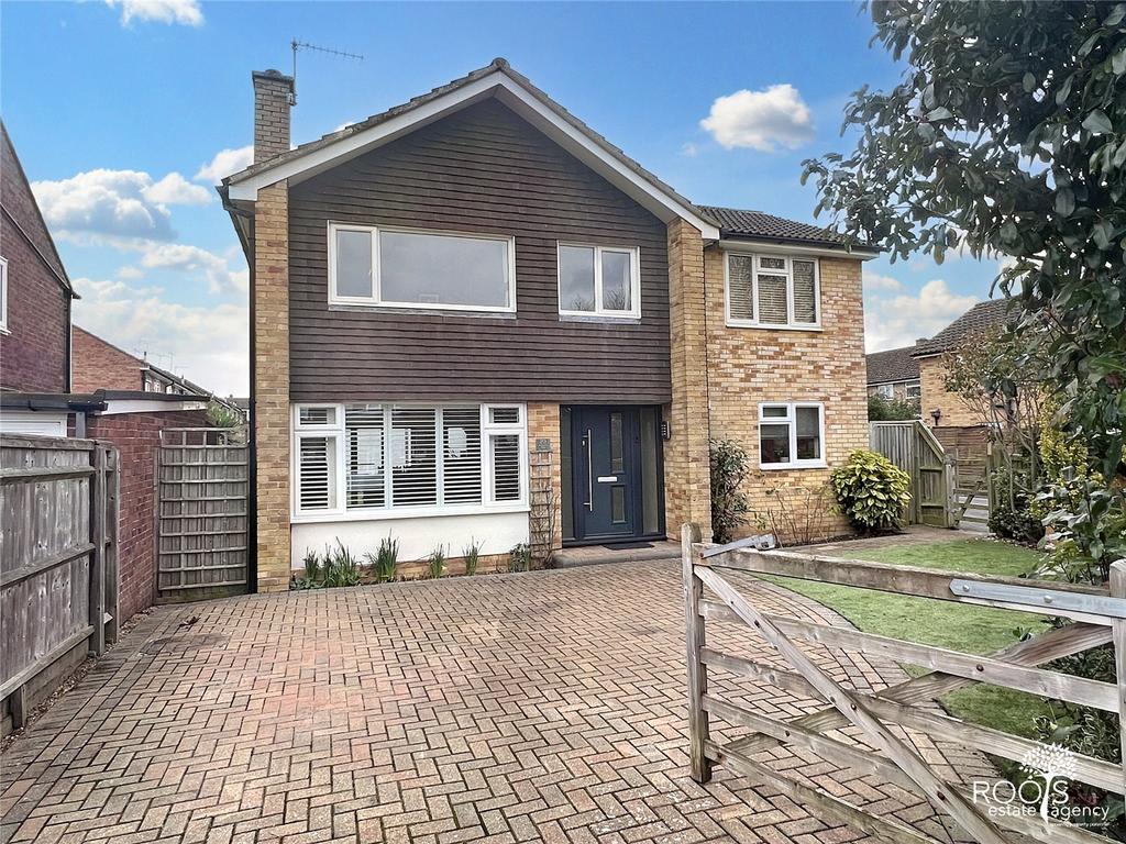 Ashbourne Way, Berkshire RG19 4 bed detached house - £510,000