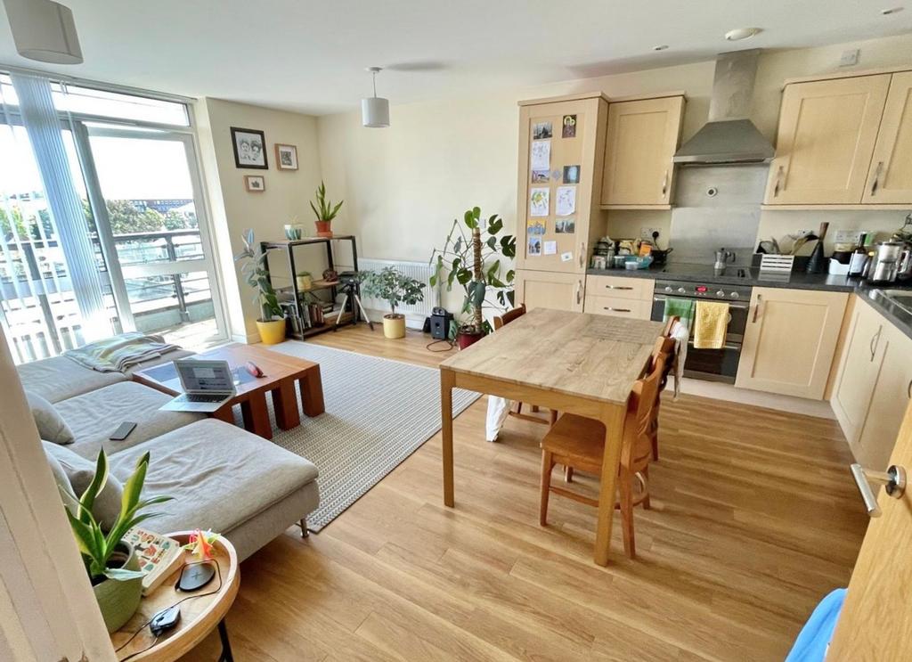 Maxwell Road, Foster House, WD6 2 bed apartment - £1,700 pcm (£392 pw)