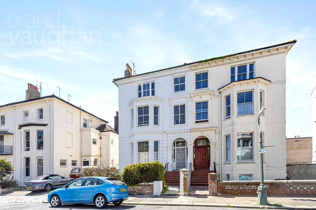 Medina Villas, Hove, East Sussex, BN3 2 bed flat - £400,000