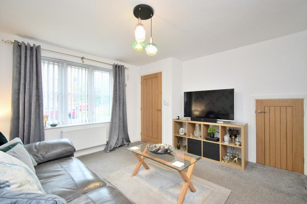Raywell Road, Hamilton, Leicester, LE5 2 bed semi-detached house - £270,000