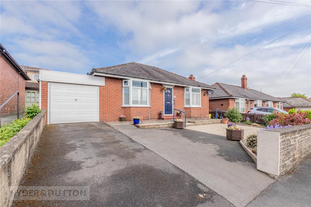 Broadwood Avenue, Halifax, West... 2 bed detached bungalow - £210,000