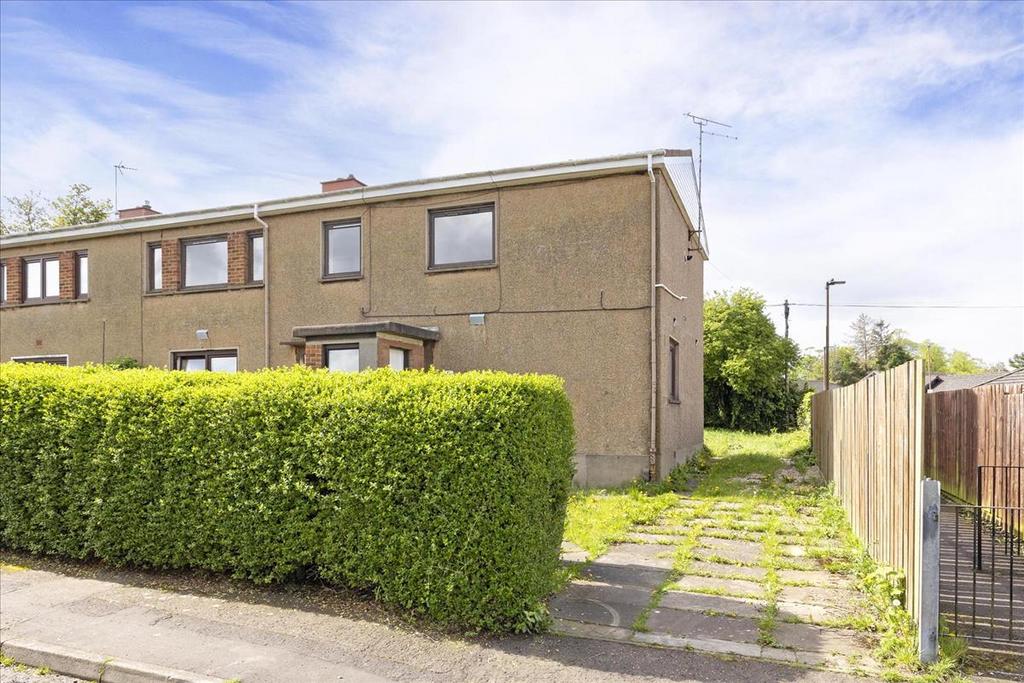 13 Moredun Park View, Edinburgh, EH17 3 bed flat - £135,000