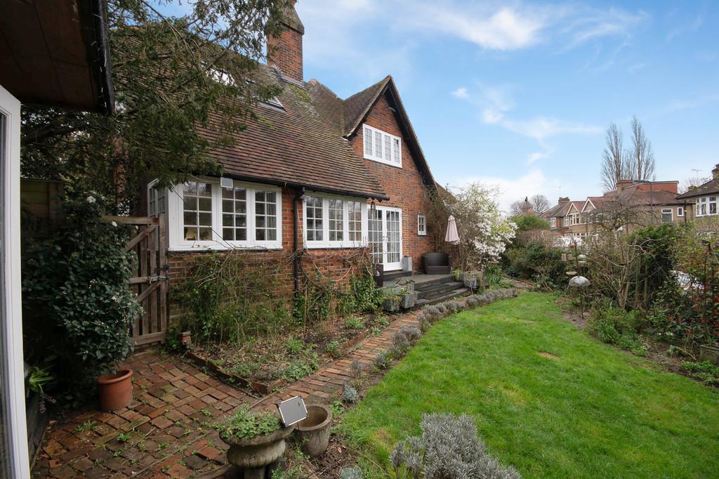 Cuckoo Hill, Pinner HA5 3 bed semi-detached house - £875,000