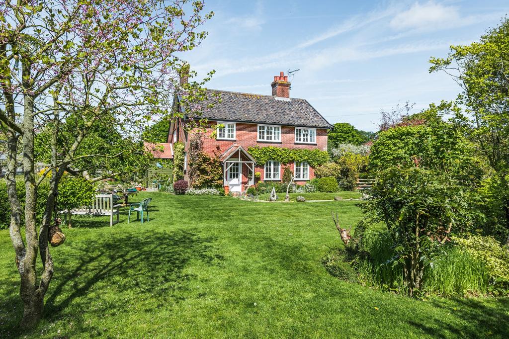 Yaxham 4 bed detached house - £475,000