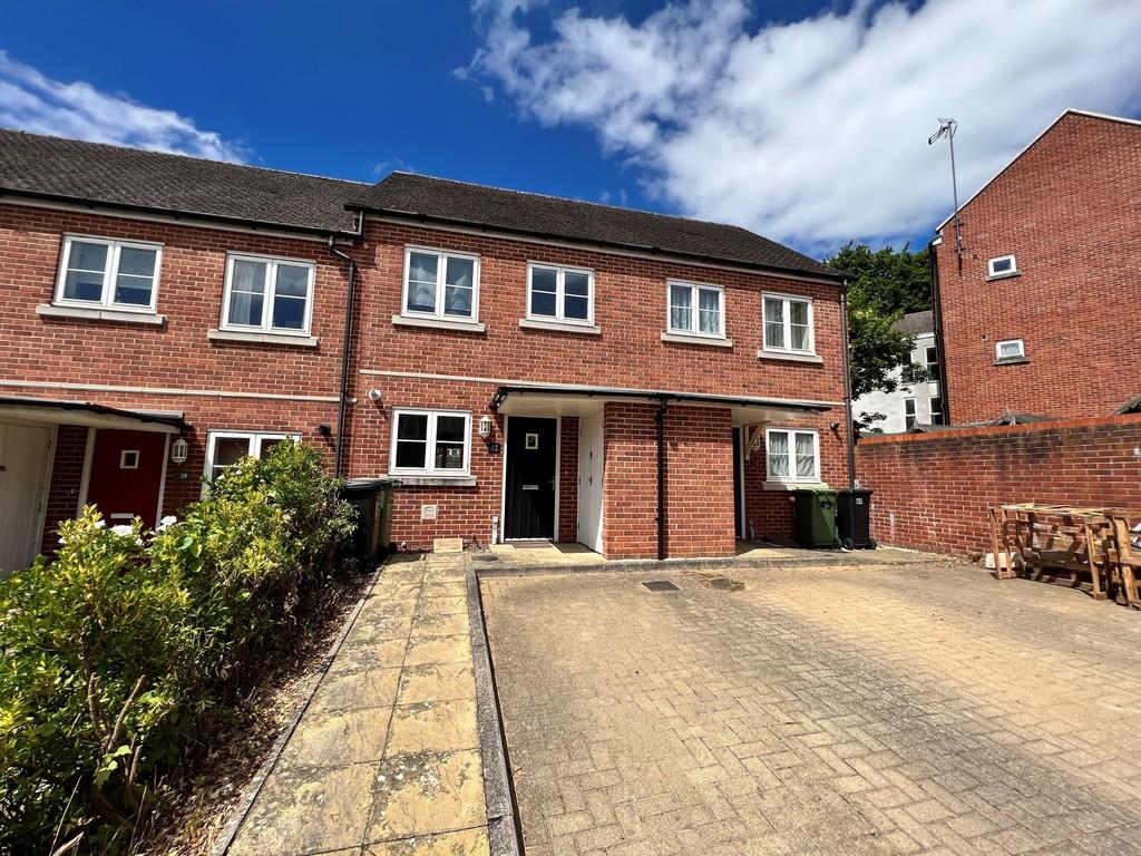 Basswood Drive, Basingstoke RG24 2 bed terraced house - £1,300 pcm (£ ...
