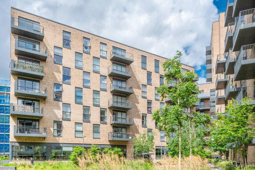 Lyon Road, Harrow on the Hill... 2 bed flat - £500,000