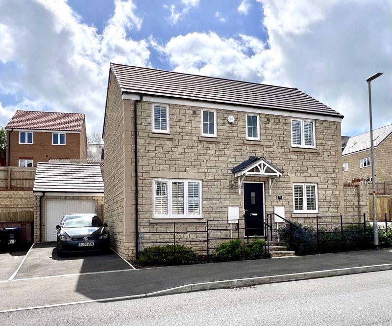Gregor Drive, Calne SN11 3 bed detached house - £350,000