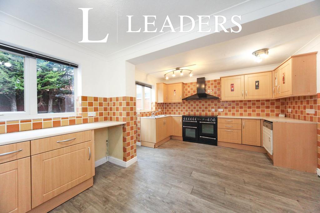Lorimer Close, Luton, LU2 7RL 4 bed detached house - £2,250 pcm (£519 pw)