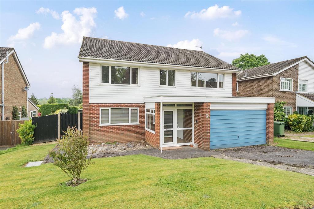 Chestnut Close, Liphook 4 bed detached house for sale - £750,000