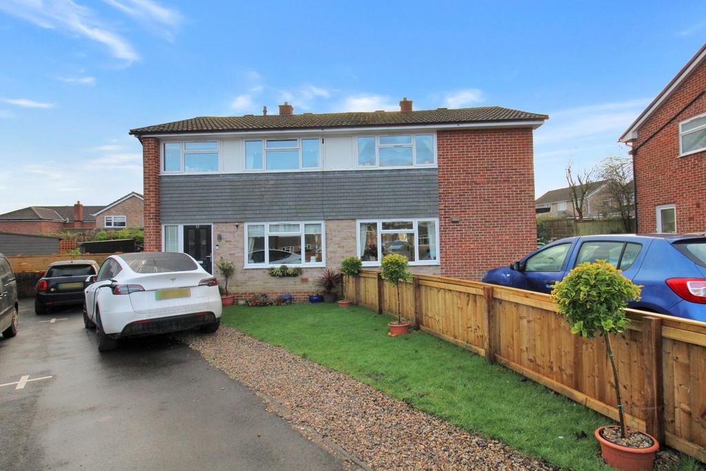 Westwood Road, Ripon 3 bed semi-detached house - £240,000