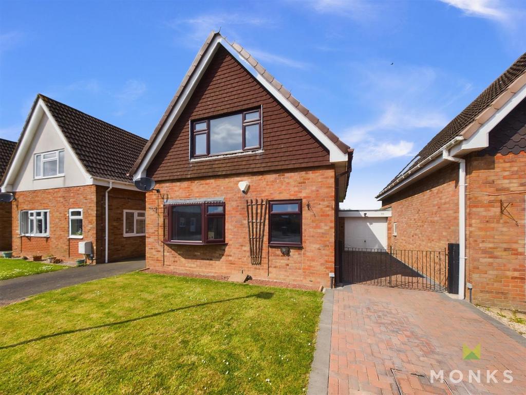 Somerset Way, Wem, Shrewsbury 4 bed detached bungalow - £260,000