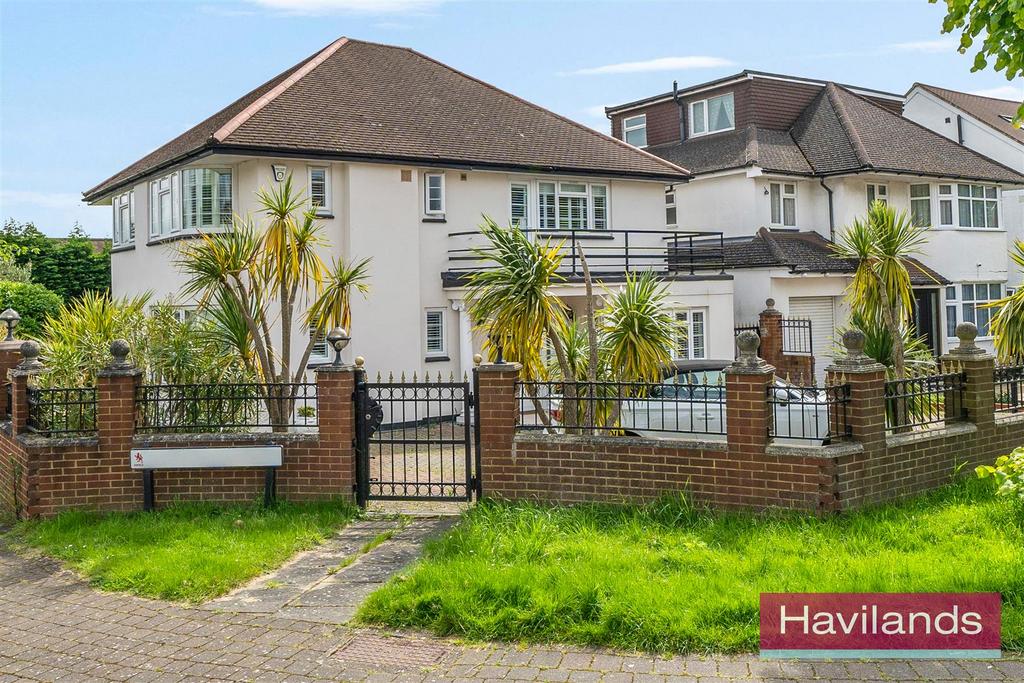 Chase Road, London 4 bed detached house - £1,400,000