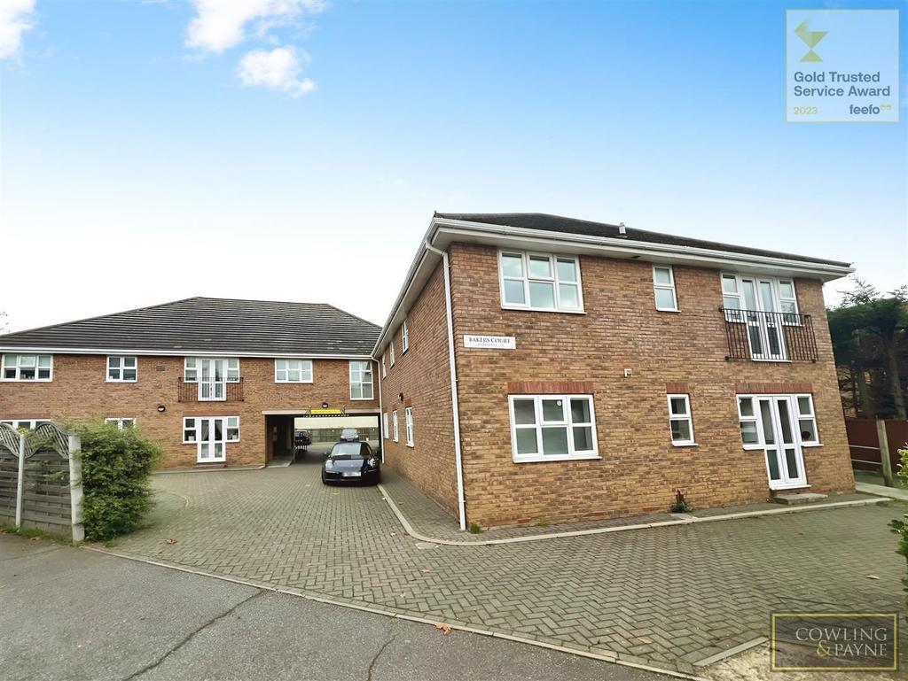 Bakers Court, Wickford 2 bed apartment - £1,100 pcm (£254 pw)