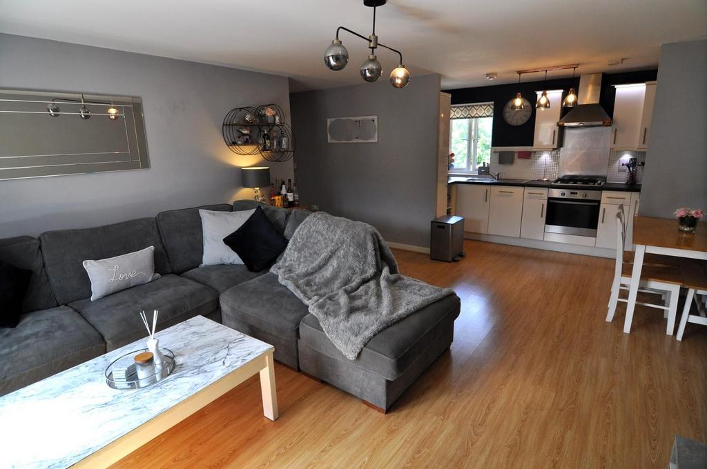 Blake Court, Watford WD24 2 bed apartment - £300,000