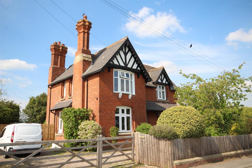 Burley Gate, Hereford 3 bed detached house - £399,950