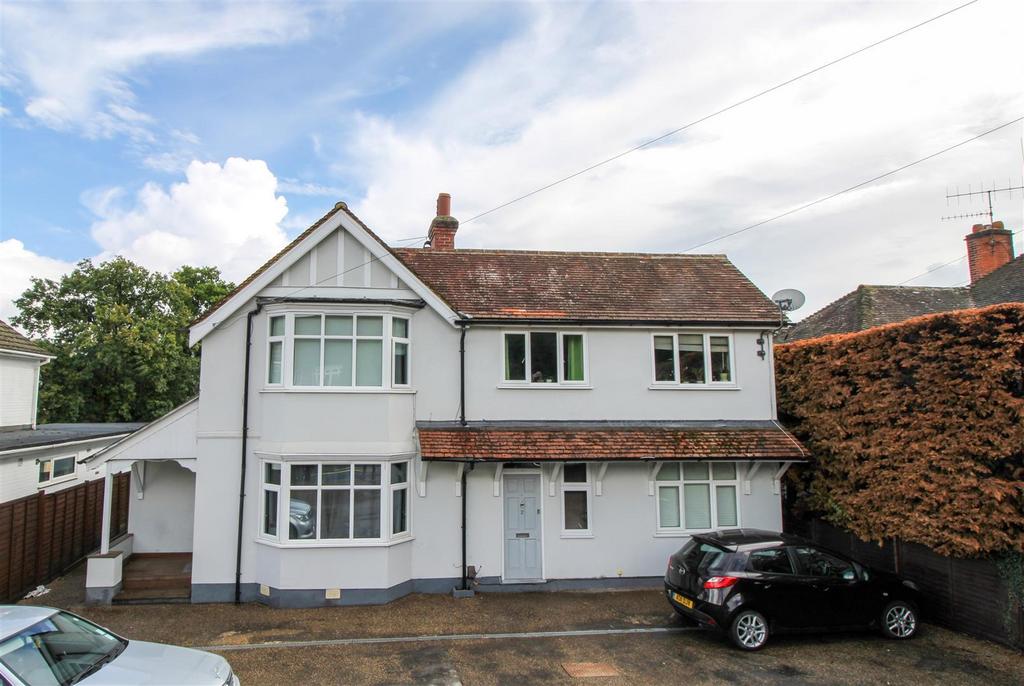 17 Fleet Road, Fleet GU51 1 bed maisonette - £170,000
