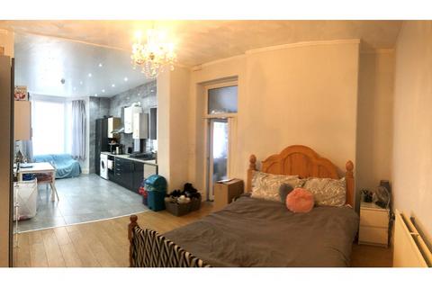 Studios To Rent In Cardiff | OnTheMarket