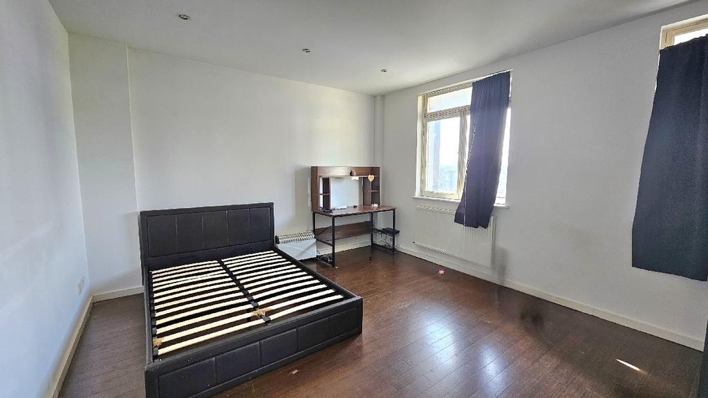 Treadway Street, London, Haggerston 2 bed apartment - £2,200 pcm (£508 pw)