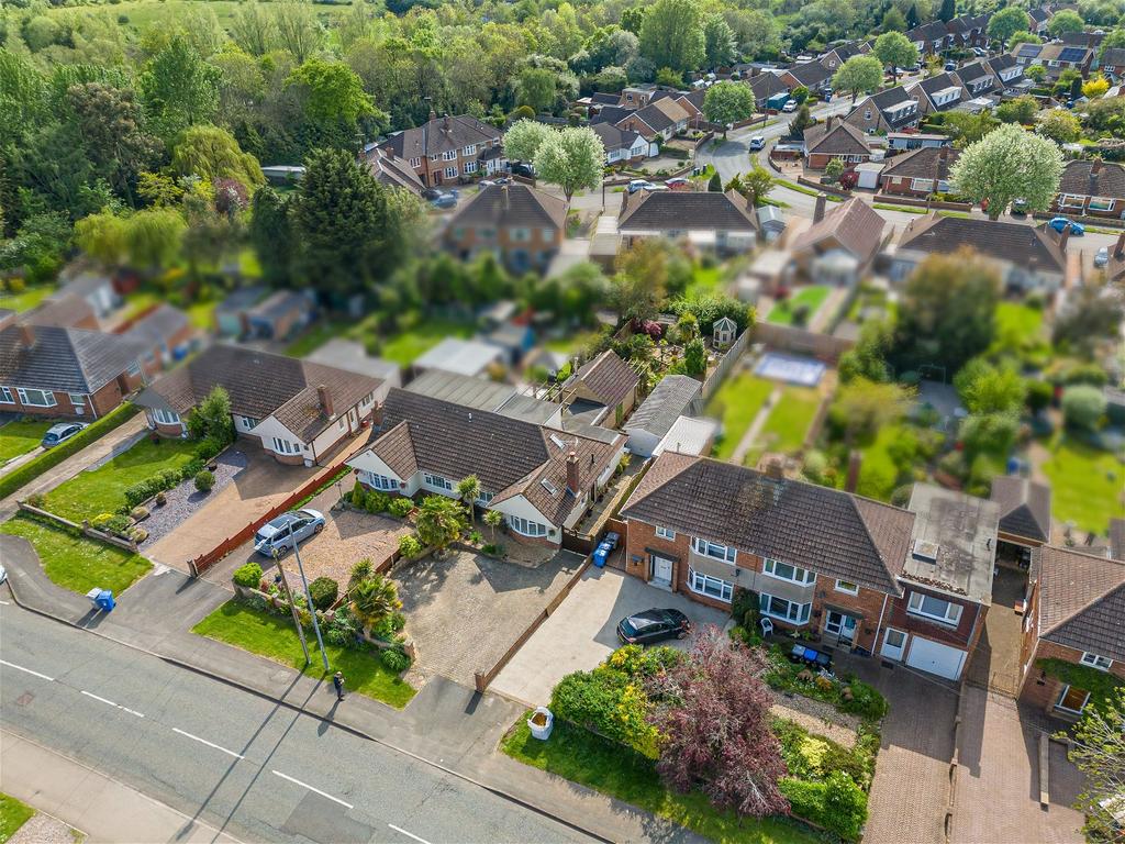 Polwell Lane, Kettering NN15 3 bed semi-detached bungalow - £395,000