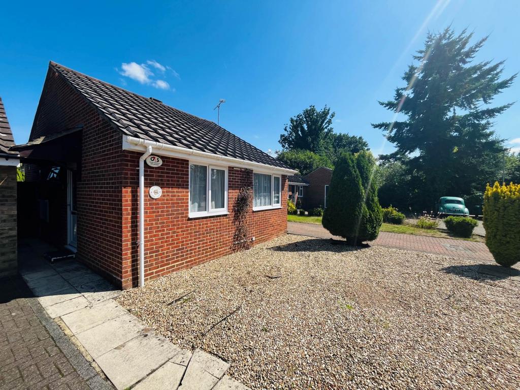 Lemon Grove, Bordon GU35 2 bed semi-detached bungalow - £294,950