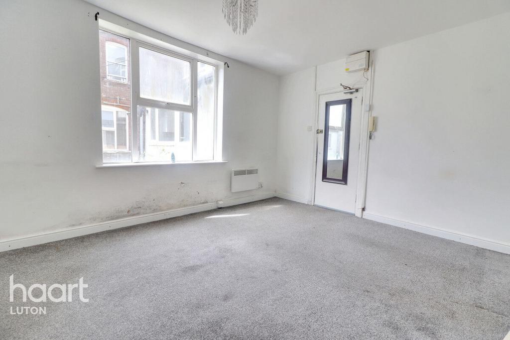 Castle Street, Luton Studio - £75,000