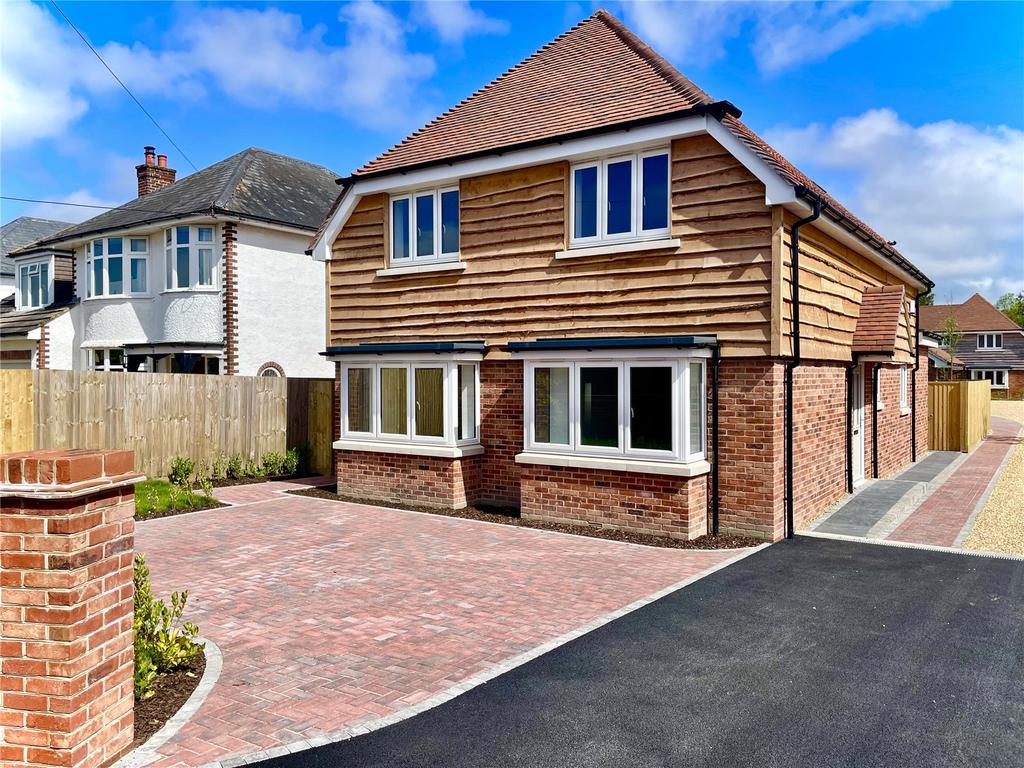Dorset BH23 4 bed detached house for sale - £850,000