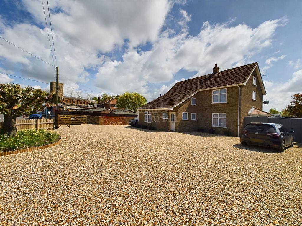 Bury Road, Hopton, Diss 4 bed detached house - £500,000