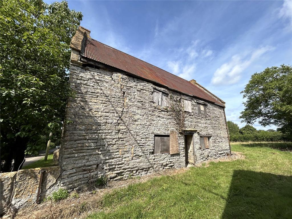 Lower Farm, Limington, Yeovil, BA22 3 bed equestrian property - £145,000