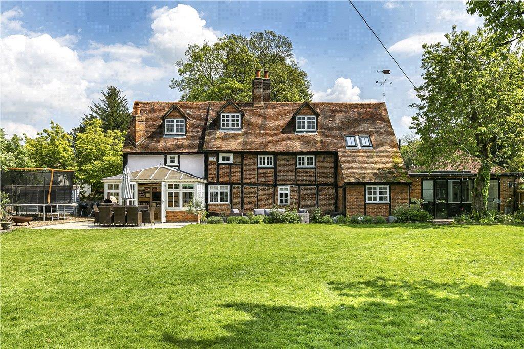 Village Road, Thorpe, Surrey, TW20 5 bed detached house for sale - £ ...