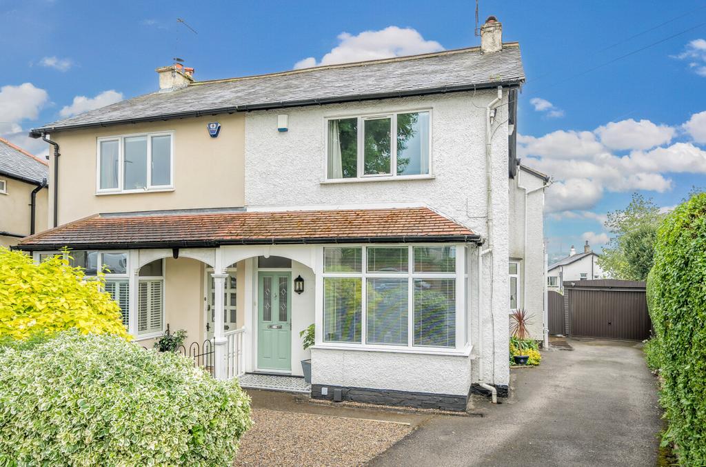 Victoria Crescent, Horsforth, Leeds... 4 bed semi-detached house - £565,000