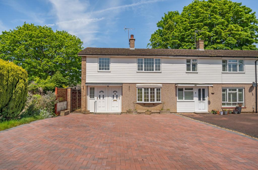 Uffington Drive, Bracknell, Berkshire 3 bed end of terrace house - £400,000