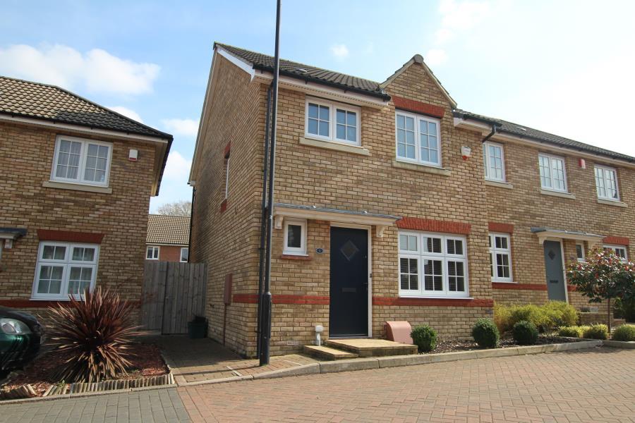 Lowry Grove, Bristol BS16 3 bed semi-detached house - £1,700 pcm (£392 pw)