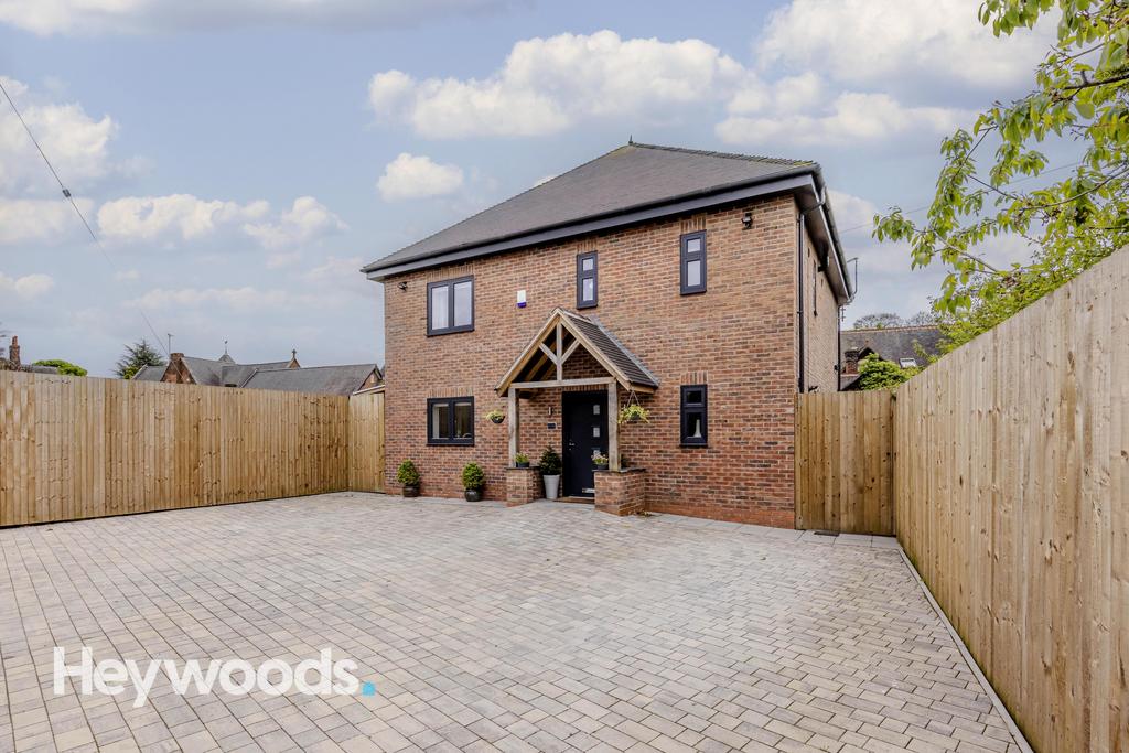 Crewe Road, Madeley Heath, Crewe 4 bed detached house - £450,000