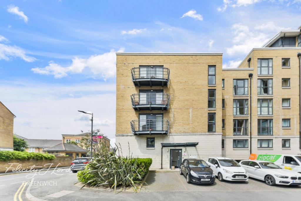 Glaisher Street, London, SE8 3JW 2 bed apartment for sale - £500,000