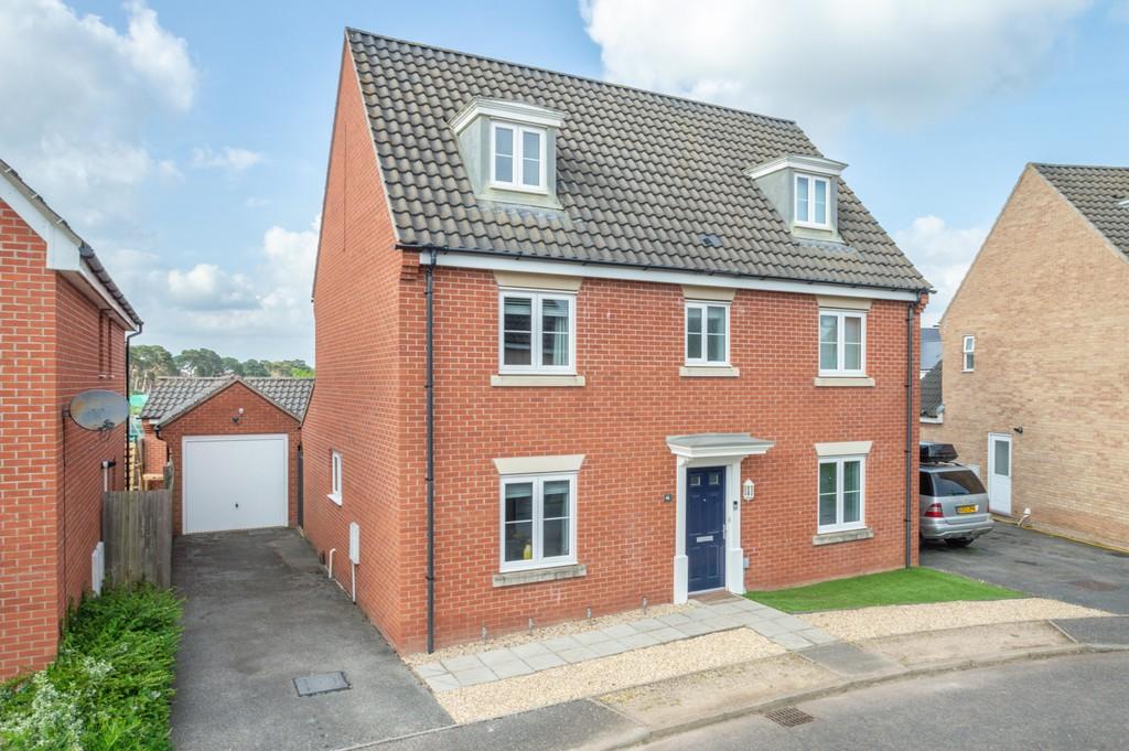 Aspen Way, Bury St. Edmunds IP28 5 bed detached house - £425,000