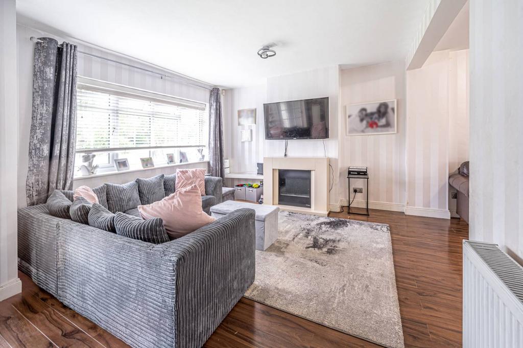 Endersby Road, Barnet, EN5 4 bed semi-detached house - £725,000