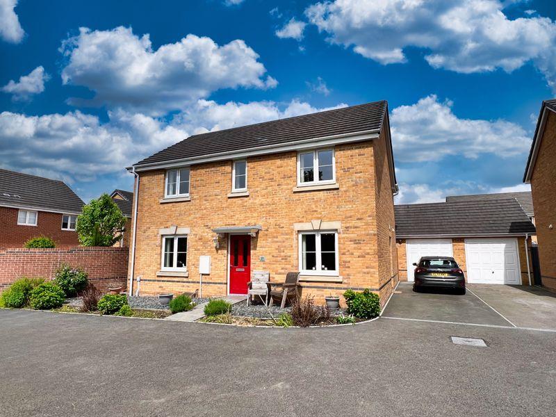 27 Clos Pwll Clai, Tondu, Bridgend... 4 bed detached house - £385,000