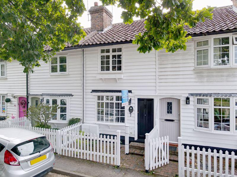 Grove Lane, Chigwell IG7 2 bed terraced house - £550,000
