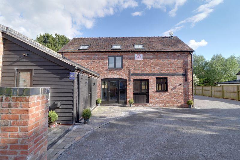 Market Drayton TF9 3 bed barn conversion for sale - £475,000